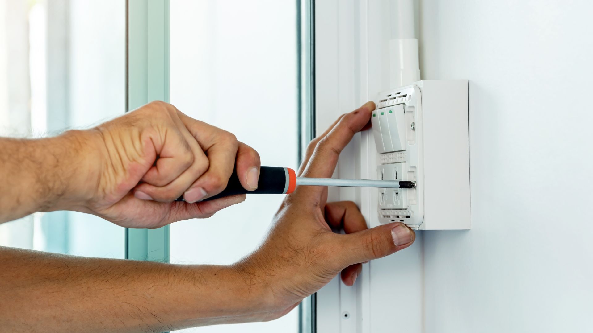 Self-Employed Electrician Hourly Rate in the UK: What You Need to Know ...