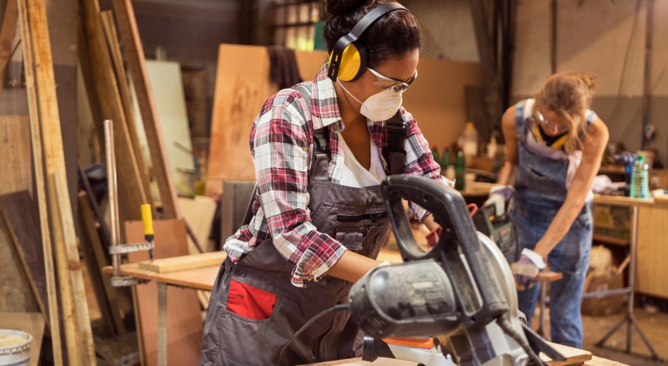 Self-Employed Carpenter Day Rate UK | How Much Is It? - UK Startup Magazine