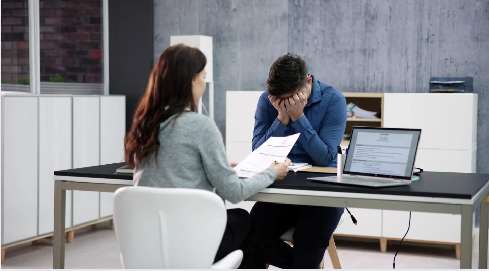 How to Report Someone for Working Cash in Hand and Claiming Benefits ...